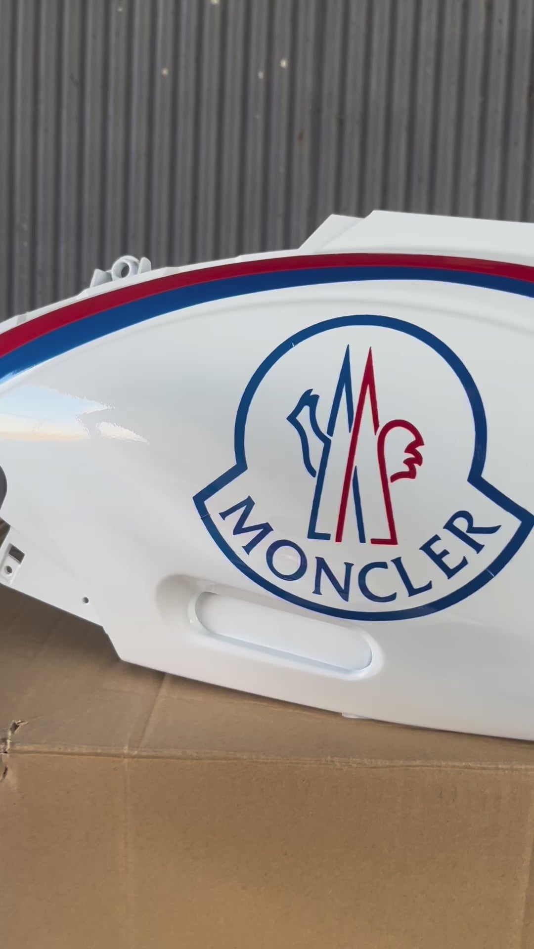 Piaggio zip | Moncler – Zipstickers